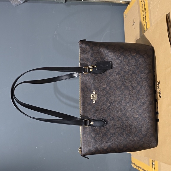 Coach | Bags | Coach Signature Gallery Tote Bag In Canvas Walnut Black ...